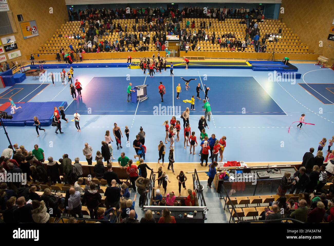 Gymnastics show hi-res stock photography and images - Alamy