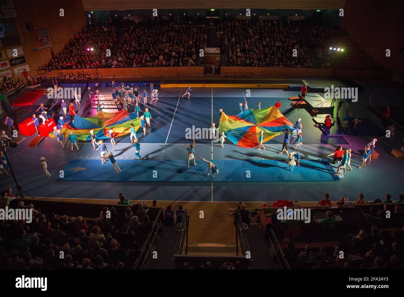 Gymnastics show hi-res stock photography and images - Alamy