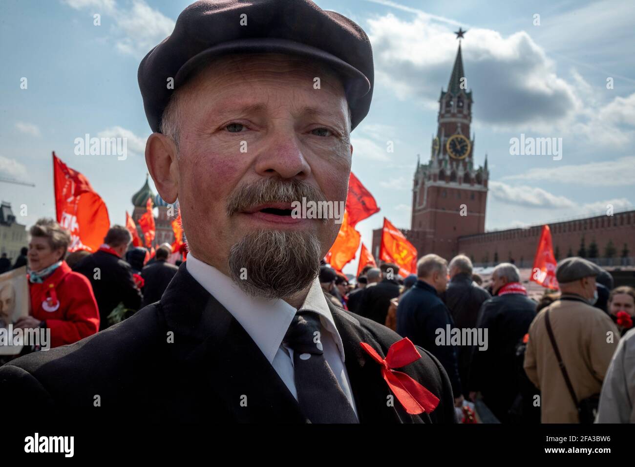 Vladimir lenin at red square in moscow hi-res stock photography and ...