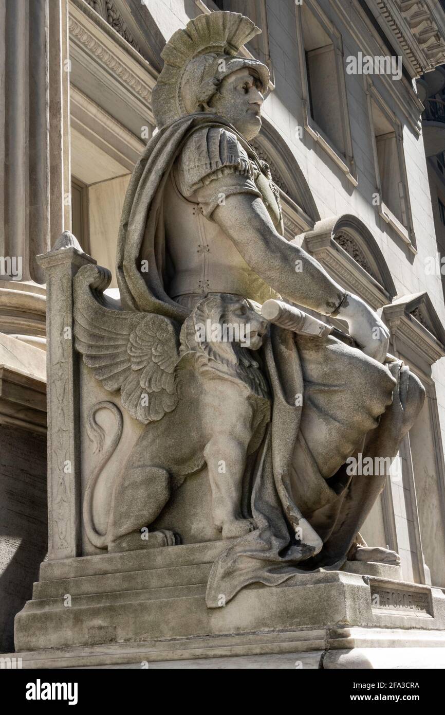 Courthouse statues hi-res stock photography and images - Alamy