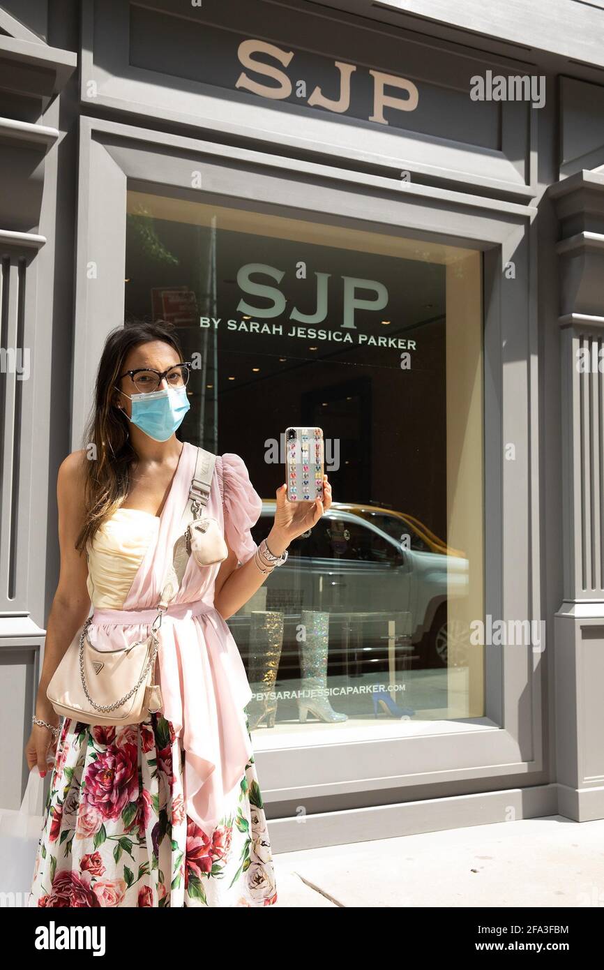 New York - NY - 20200825 - Sarah Jessica Parker Visits SJP Collection ...