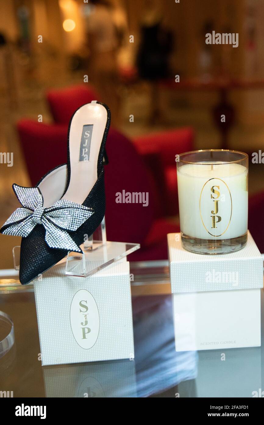 New York - NY - 20200825 - Sarah Jessica Parker Visits SJP Collection ...