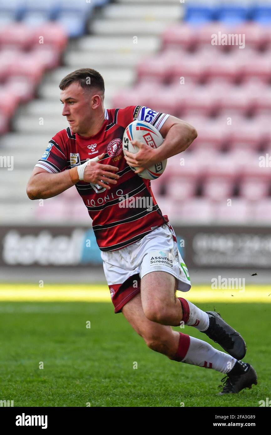 Harry Smith (20) of Wigan Warriors in action Stock Photo - Alamy