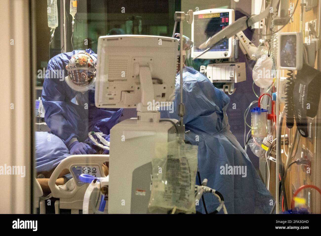 Chest compression hospital hi-res stock photography and images - Alamy