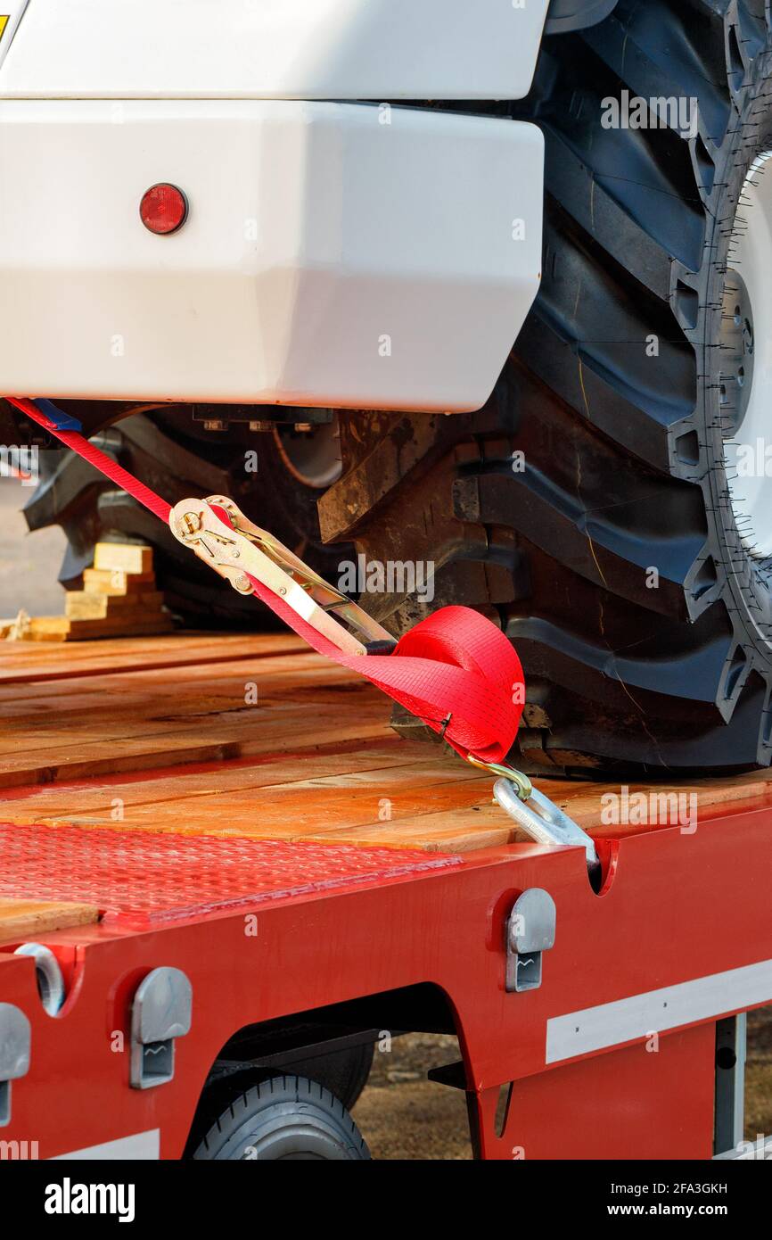 Lashing platform hi-res stock photography and images - Alamy