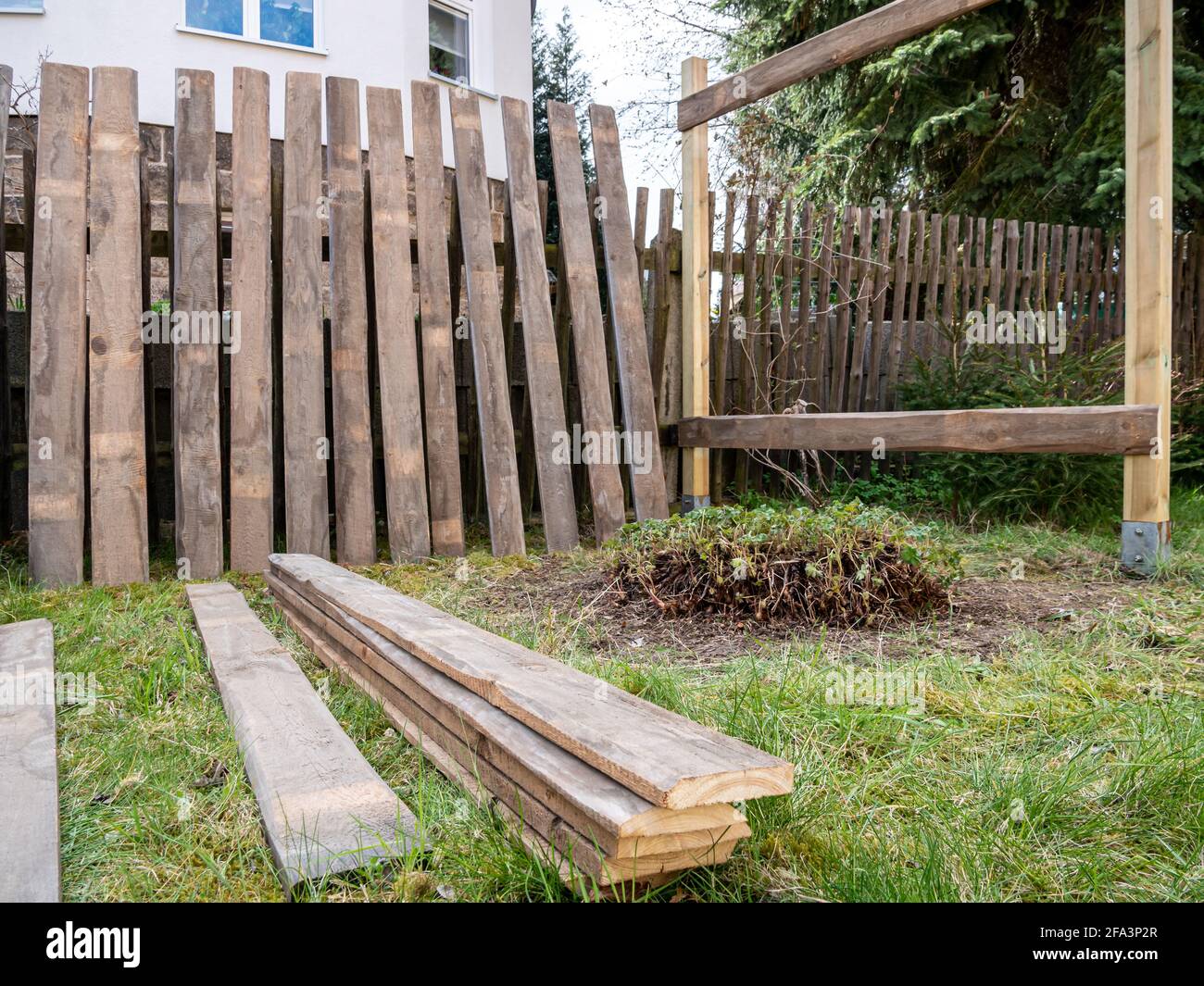 Construction of a privacy screen in the garden Stock Photo - Alamy