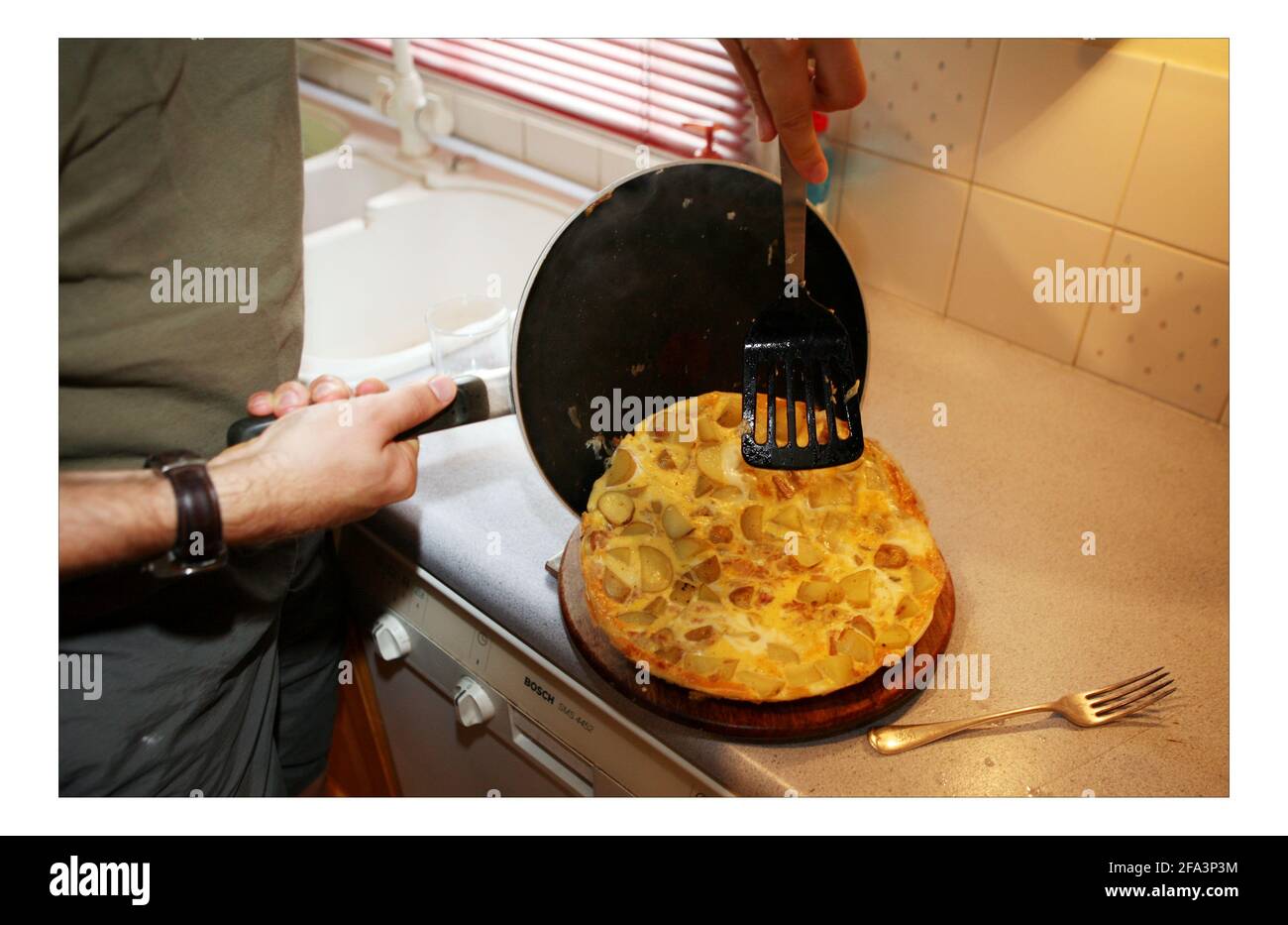 Simon Usborne cooks a pack lunch and eats in the office. Tuna and Onion ...