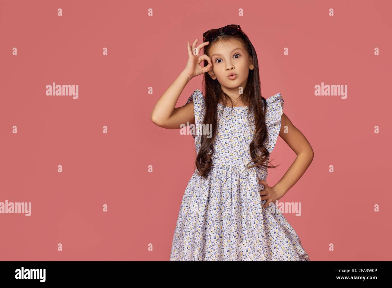 Girl ok okay gesture childhood hi-res stock photography and images - Alamy