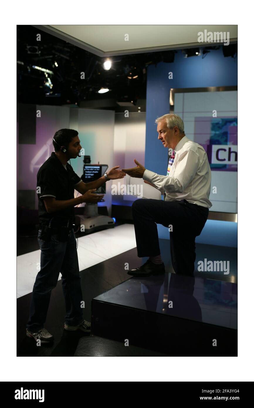 Channel 4 newsroom and studio.... Jon Snow and colleges prepare for the ...