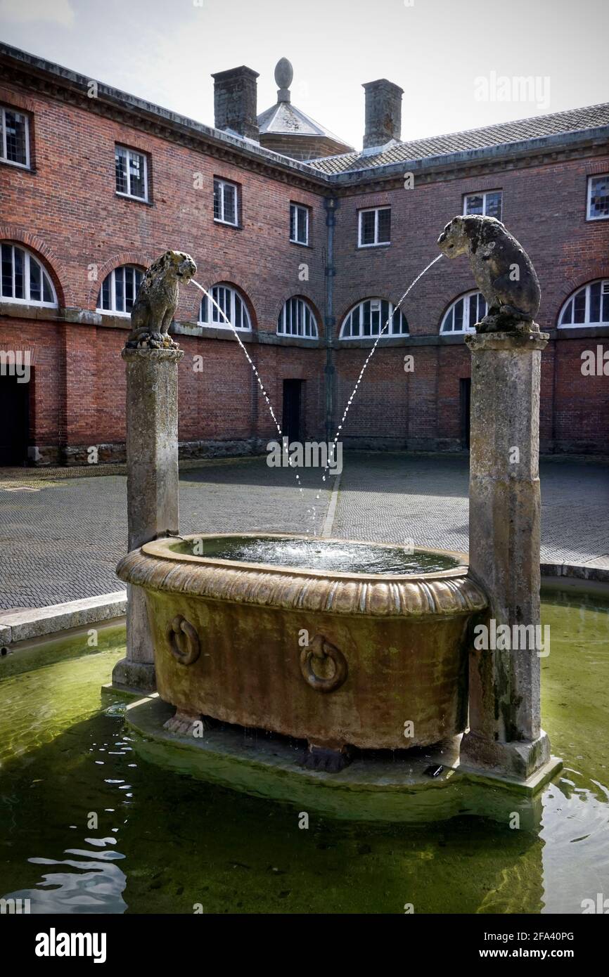 Courtyard of horse stables hi-res stock photography and images - Alamy