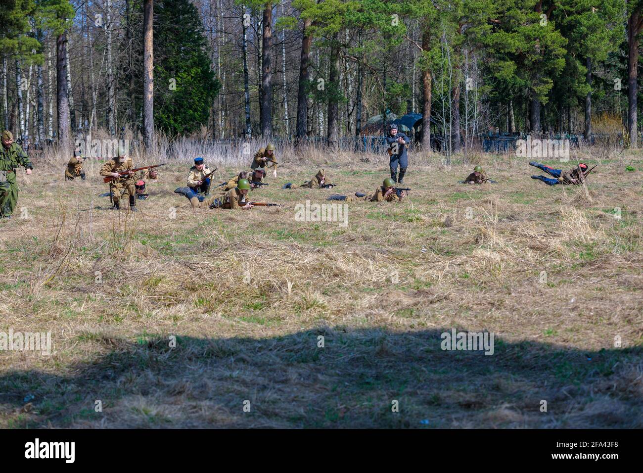 War gun partisan rifle second hi-res stock photography and images - Alamy