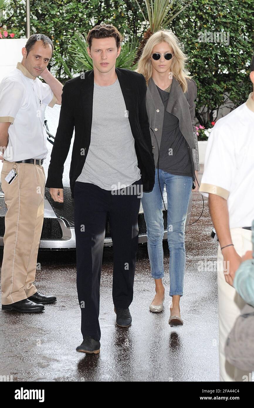 Cannes, France. 21 May 2012 Anja Rubik and Sasha Knezevic go to Hotel ...