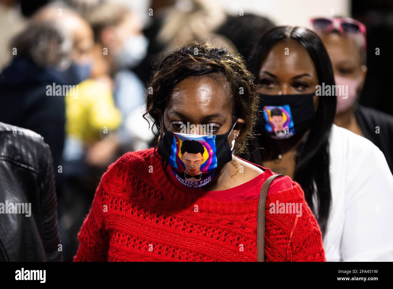 Community members pay their respects during the funeral of Daunte ...