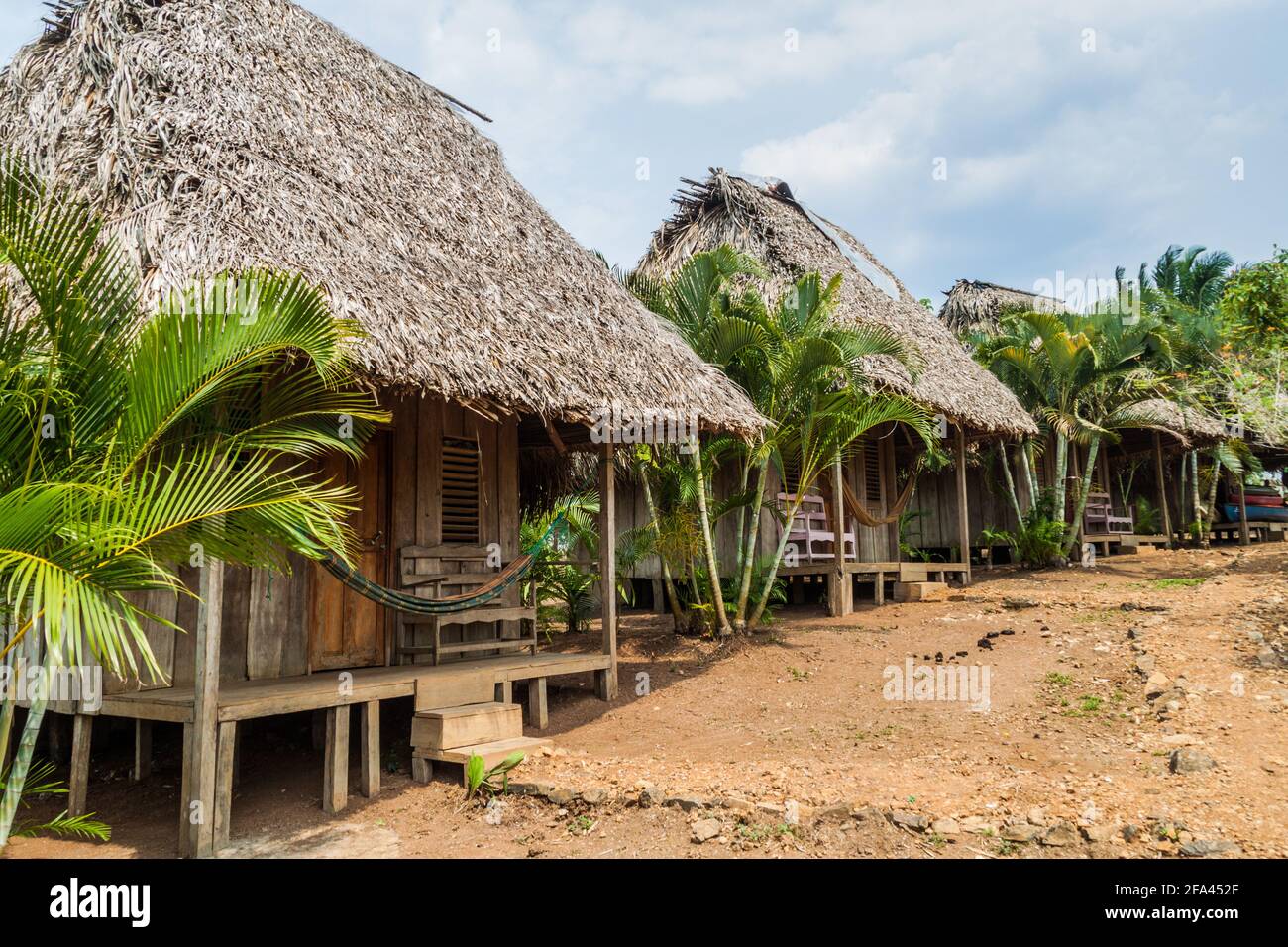 Thatched house lodge hi-res stock photography and images - Alamy