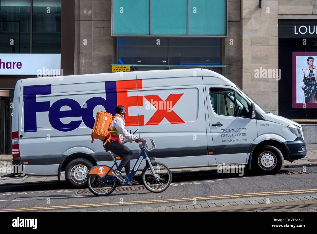 Fedex van hi-res stock photography and images - Alamy