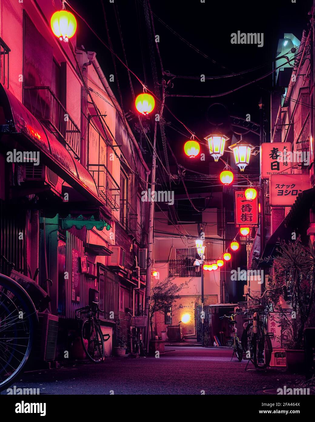 Tokyo, Japan - November 9 2020: Night view of a small alley in Tokyo ...