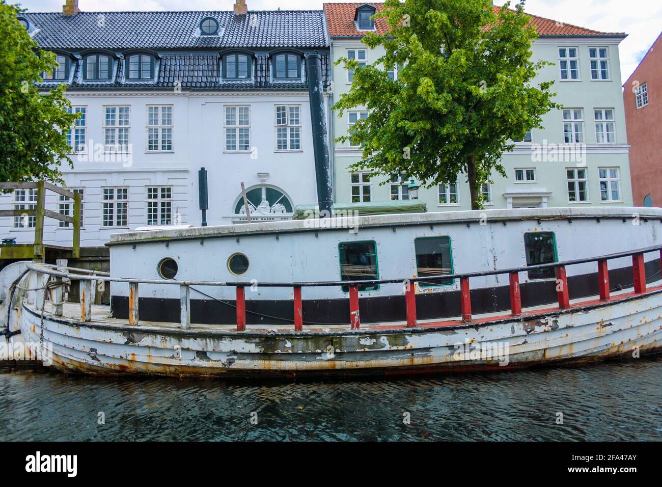 Wooden barge hi-res stock photography and images - Alamy