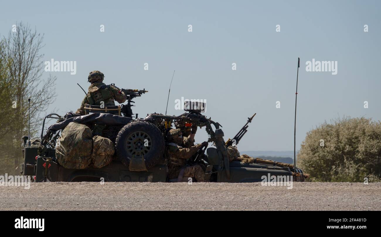 British army land rover defender wolf with 2 machine gunners, IED ...