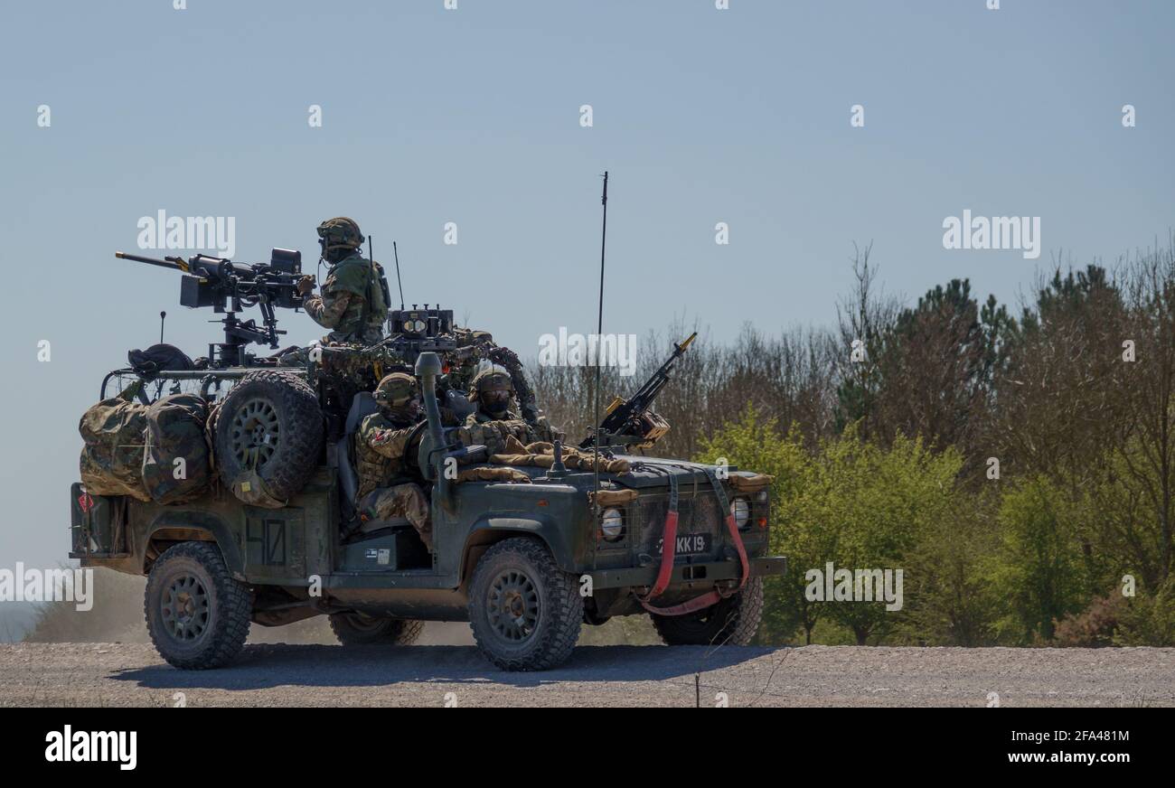British army land rover defender wolf with 2 machine gunners, IED ...