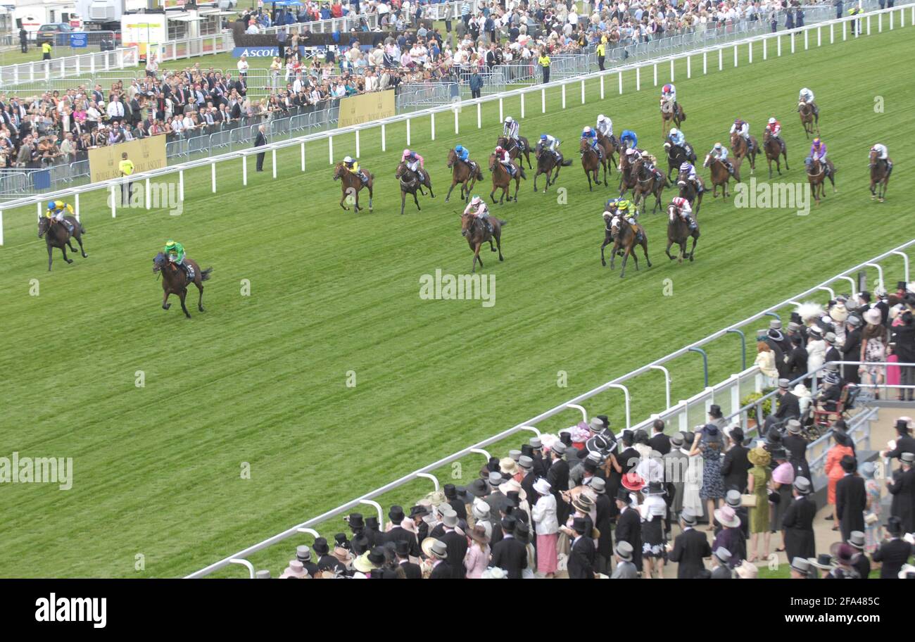 RACING AT ASCOT 20/6/07. THE ROYAL HUNT CUP. 15 ROYAL OATH ABOUT TO WIN ...
