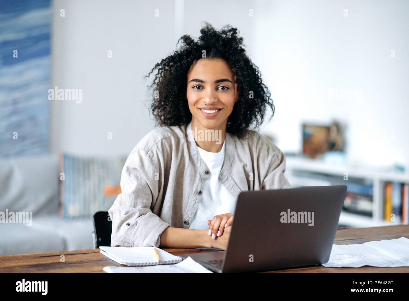African woman working class hi-res stock photography and images - Alamy