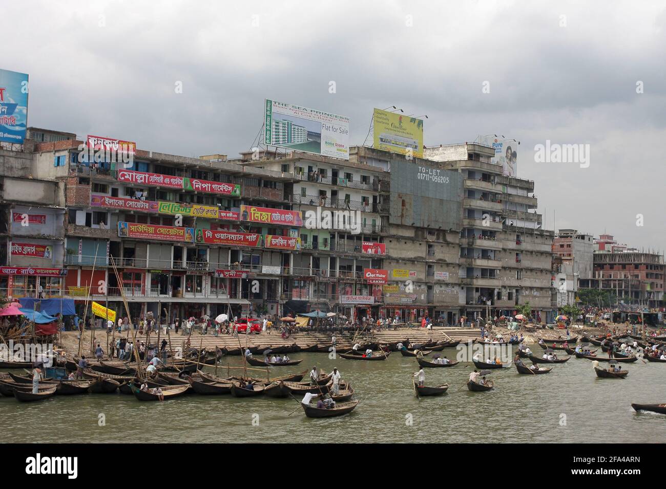 Boats on the Buriganga River, Dhaka, Bangladesh Stock Photo - Alamy