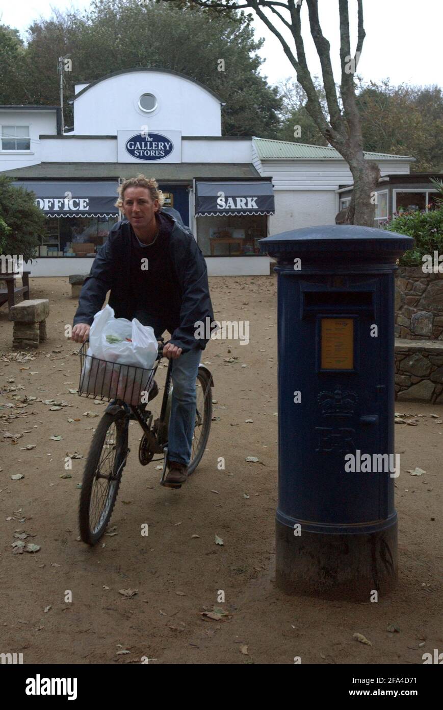 THE POST OFFICE ON SARK.19/10/06 TOM PILSTON Stock Photo - Alamy