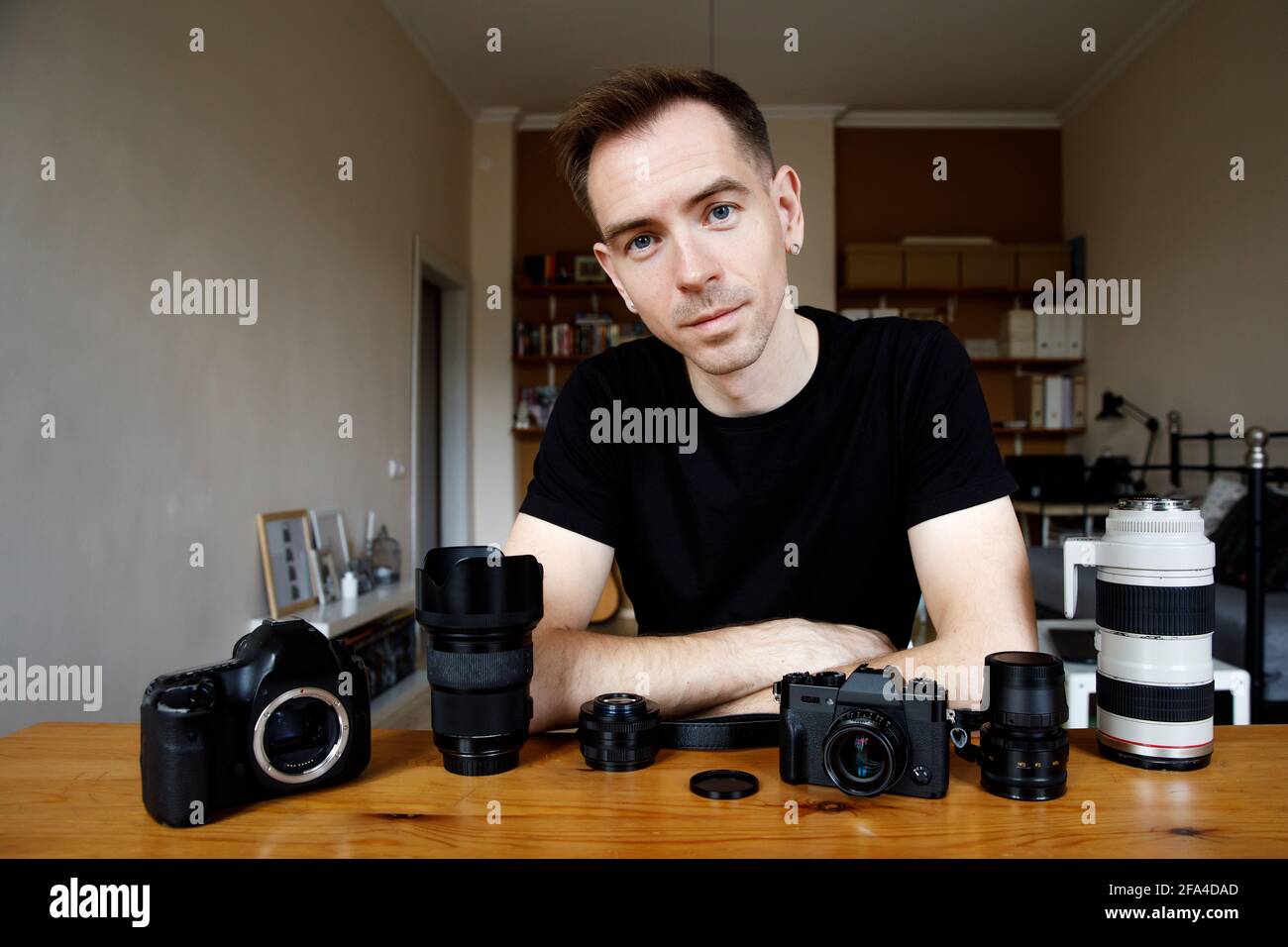 Tech reviewer hi-res stock photography and images - Alamy