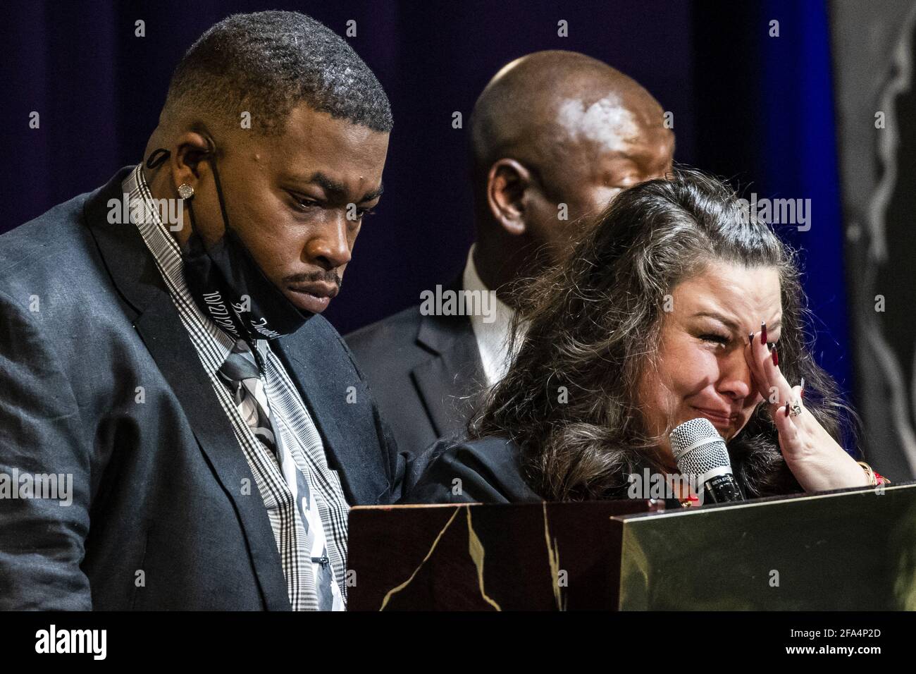 Aubrey and Katie Wright pay tribute to their son, Daunte Wright, during ...