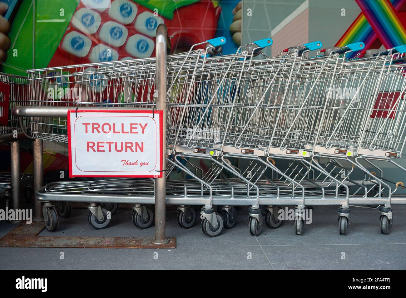 Return trolley hi-res stock photography and images - Alamy