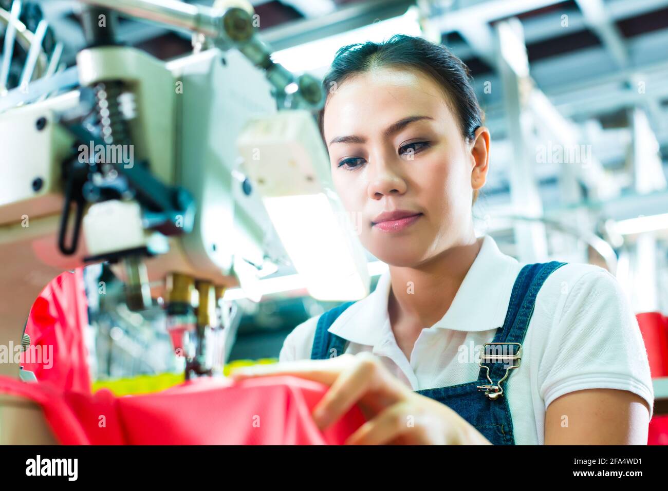 Chinese worker sewing machine hi-res stock photography and images - Alamy