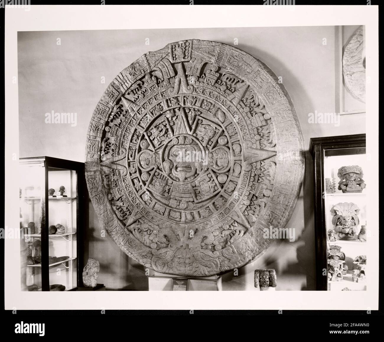 Aztec calendar stone hi-res stock photography and images - Alamy