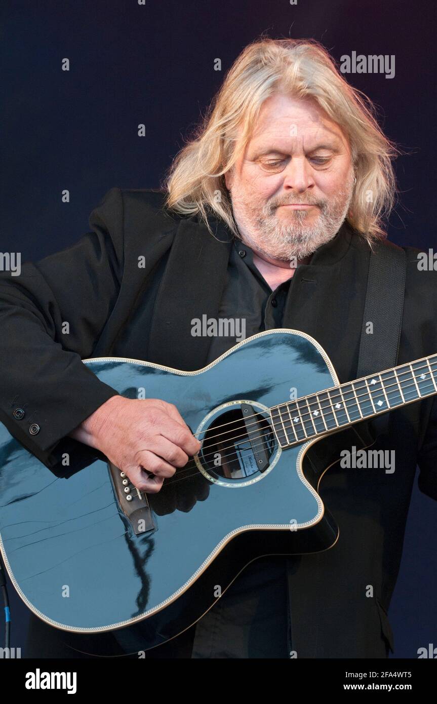 Phil beer musician hi-res stock photography and images - Alamy
