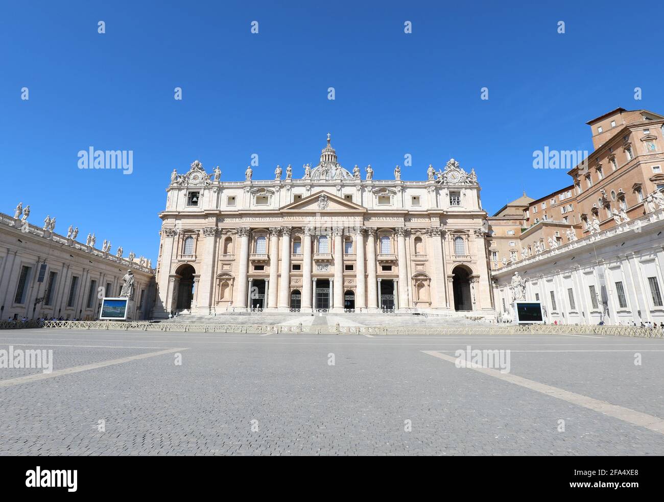 Empty piazza san pietro in the vatican hi-res stock photography and ...