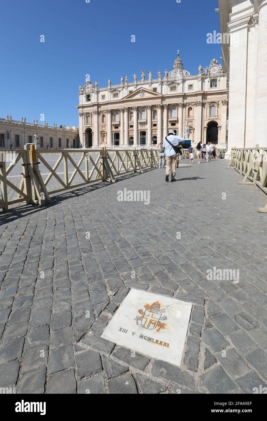 Papa giovanni paolo secondo hi-res stock photography and images - Alamy