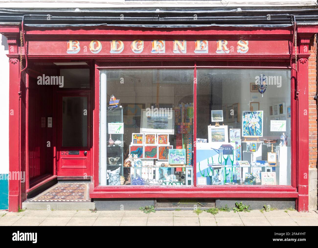 Shop window frontage of Bodgeners art gallery shop, Harwich, Essex ...