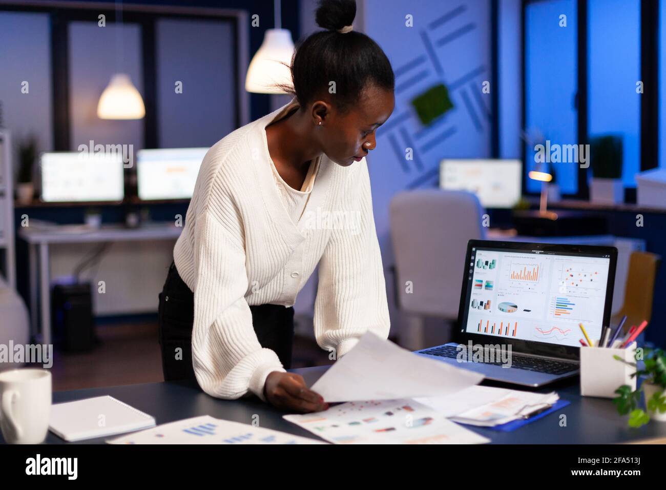 Reading data charts and graphs hi-res stock photography and images - Alamy