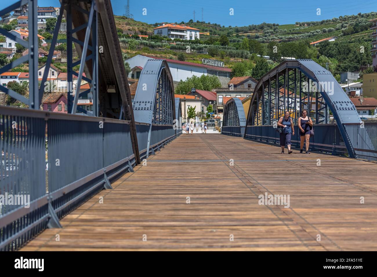 Regua / Portugal - 10/02/2020 : View at the metallic bridge over Douro ...