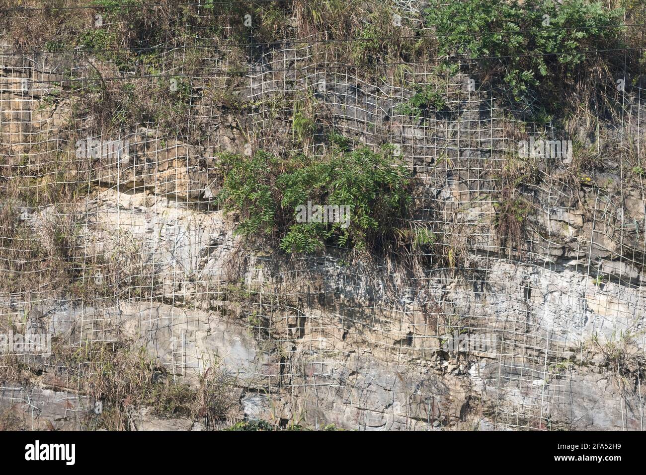 Rock safety netting hi-res stock photography and images - Alamy
