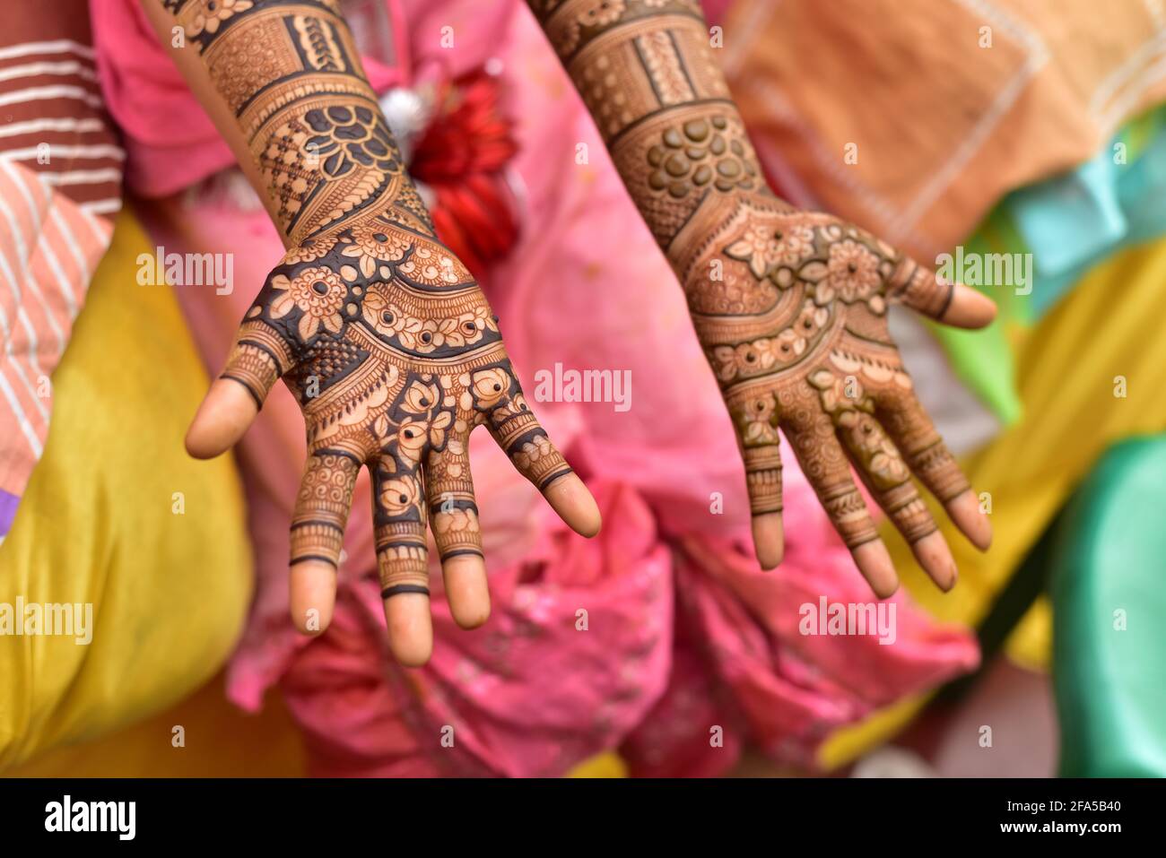 Henna wallpaper hi-res stock photography and images - Alamy
