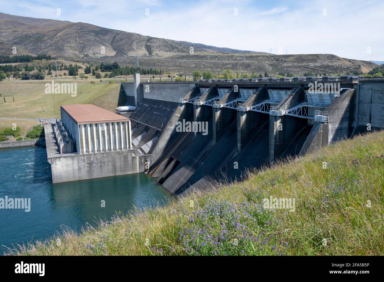 Hydroelectric power station new zealand hi-res stock photography and ...