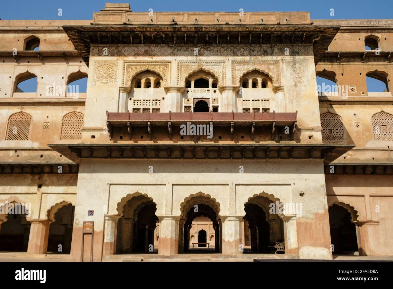 Detail of the Raj Mahal Palace in Orchha, Madhya Pradesh, India Stock ...