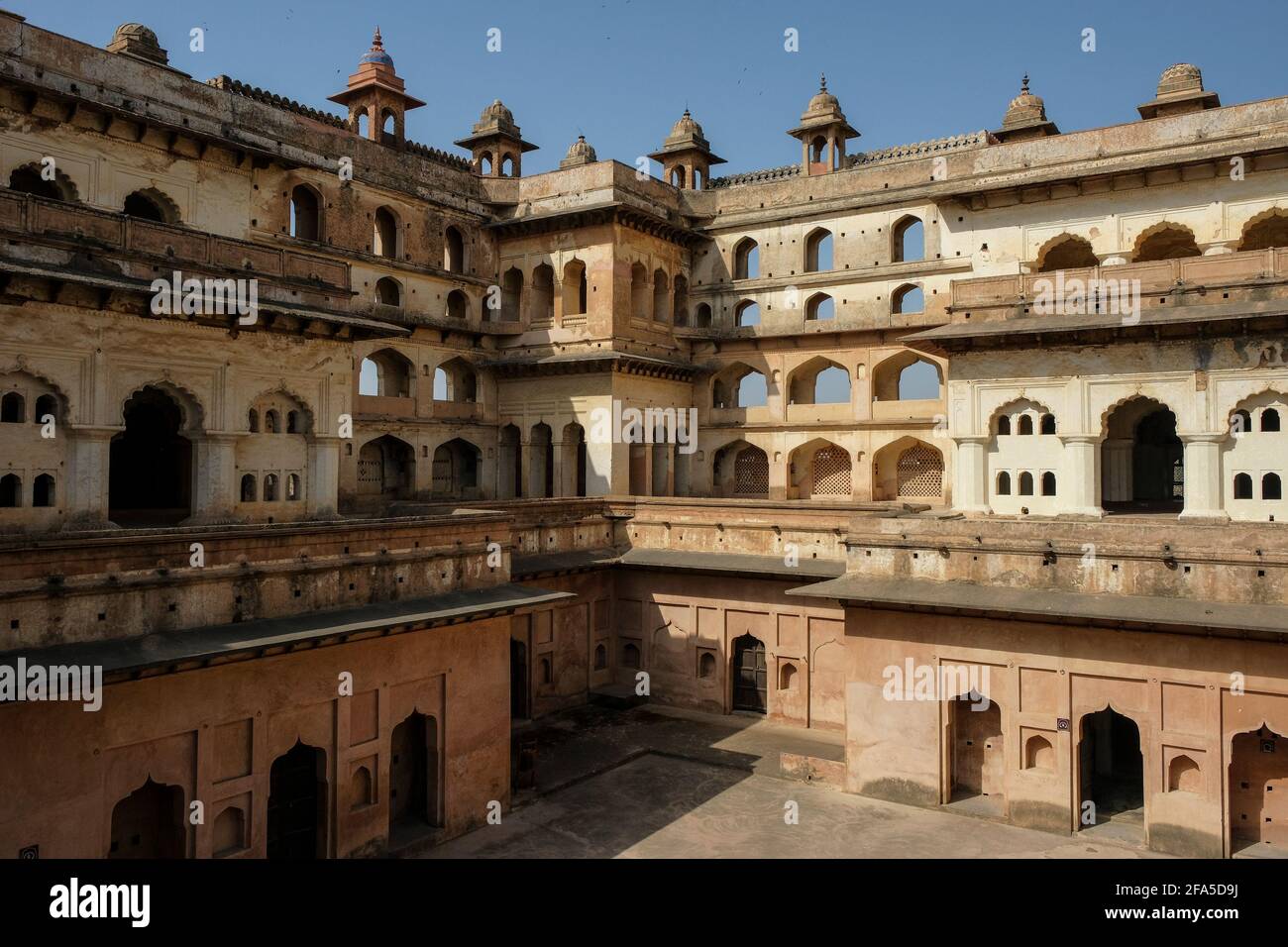Detail of the Raj Mahal Palace in Orchha, Madhya Pradesh, India Stock ...