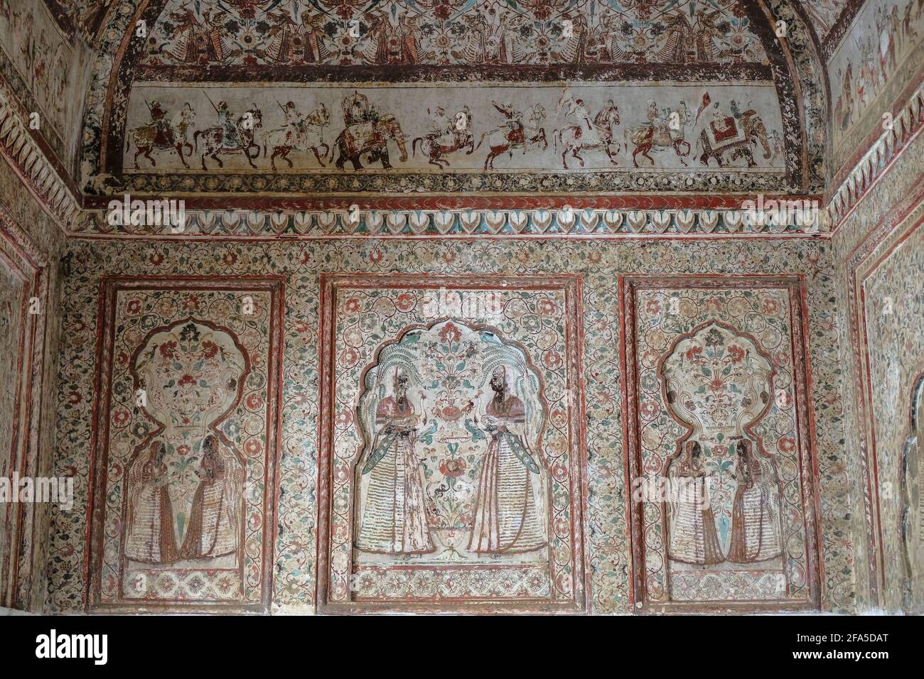 Detail of a mural from the Raj Mahal Palace in Orchha, Madhya Pradesh ...