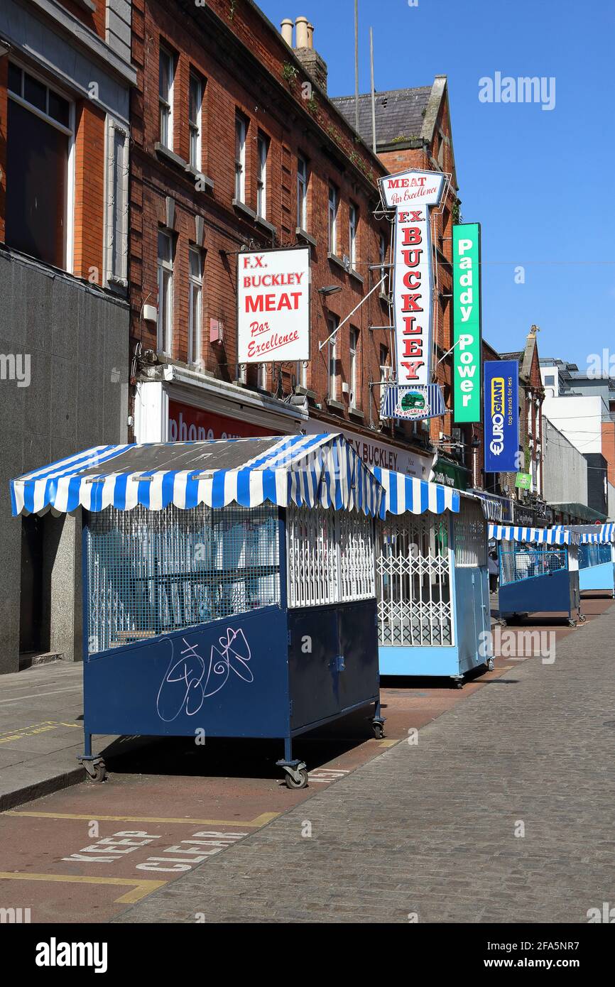 Empty market stalls hi-res stock photography and images - Alamy