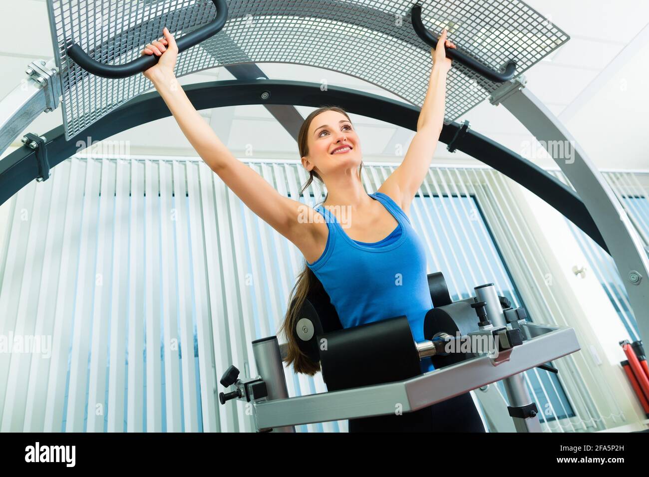 Space Curl - Patient at the physiotherapy making physical exercises ...