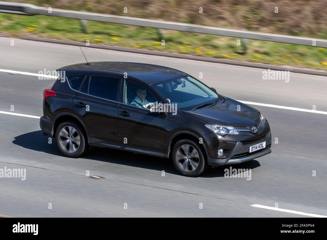 Toyota rav4 4x4 2 0 d 4d icon 5d hi-res stock photography and images ...