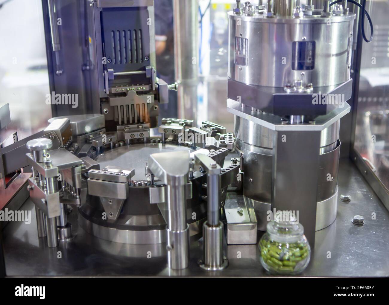 Capsule filling and packing machine in pharmaceutical manufacturing ...