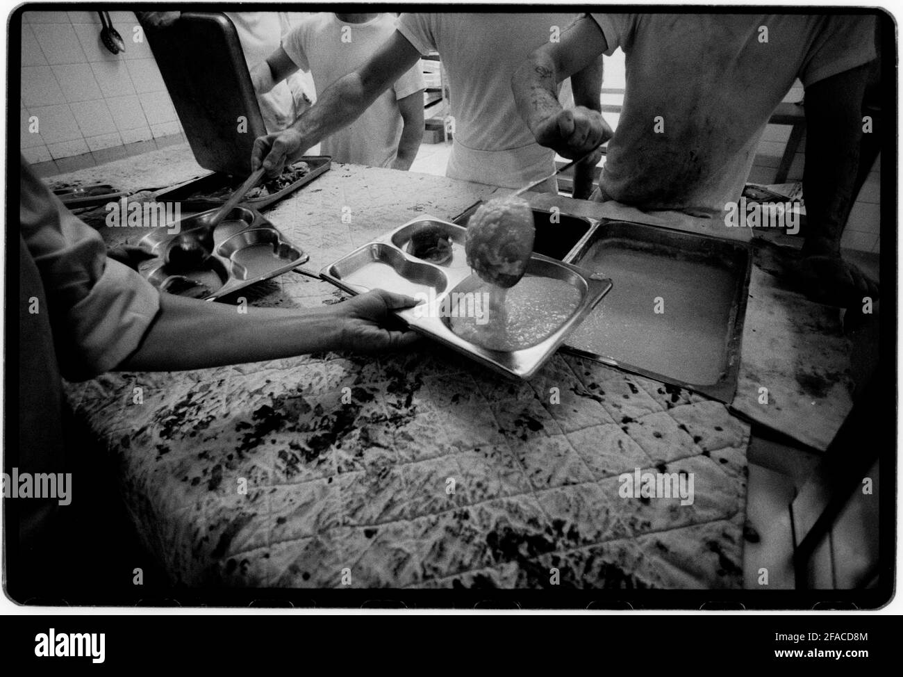 Hull Prison July 1990 Scan made in 2021 Taking food back to cells. HM ...