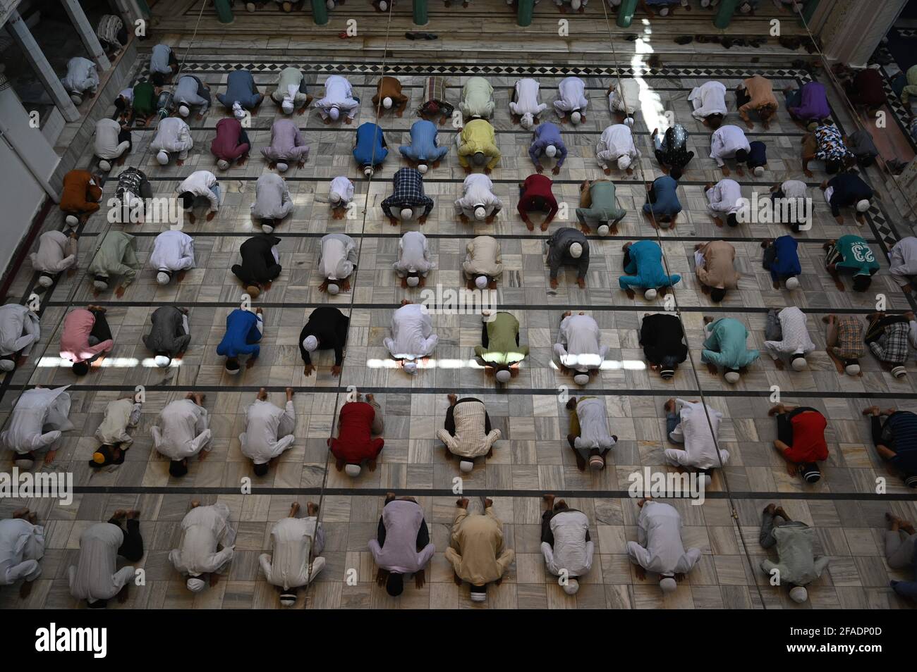 Prayagraj, Uttar Pradesh, India. 23rd Apr, 2021. Prayagraj: Muslim ...